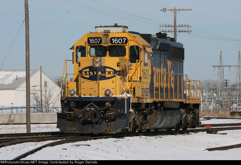 BNSF 1607